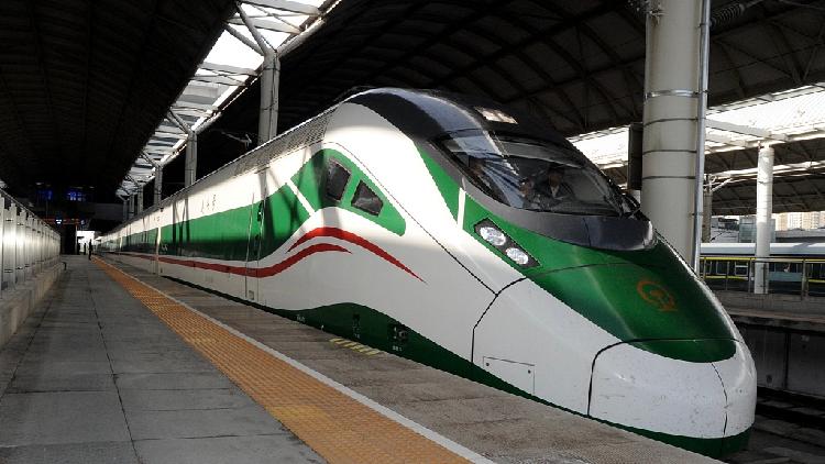 Live: The first "Fuxing" fast train runs on the Qinghai-Xizang Railway ...