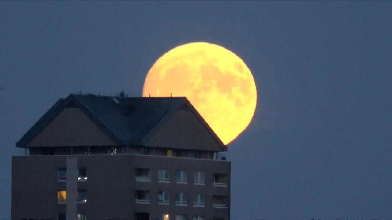 First supermoon of 2023 ascends above UK - CGTN