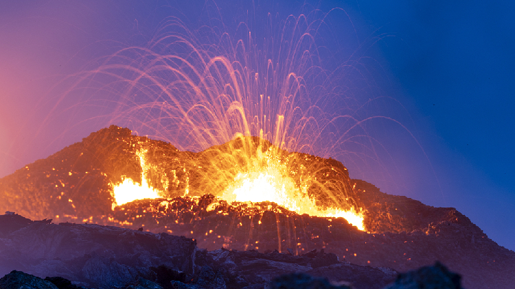 Live: Volcano erupts on Reykjanes Peninsula, southwest Iceland - CGTN