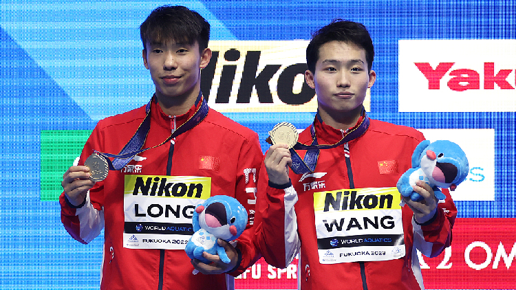 Chinese pair win World Aquatics gold in mixed 10m synchronized diving ...