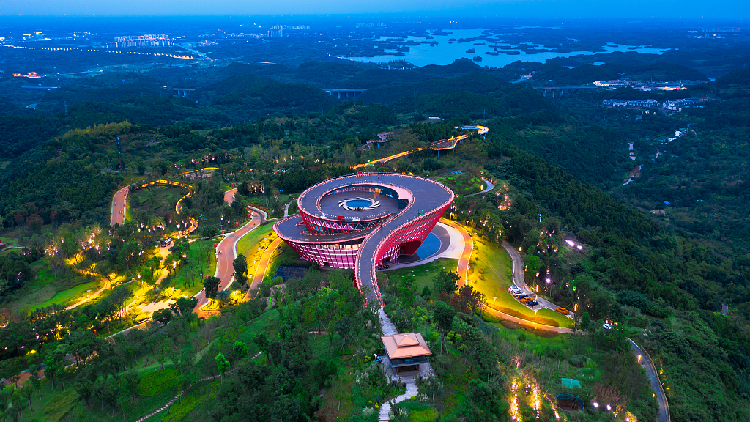 Live: Enjoy nature at Chengdu's Longquan Mountain Urban Forest Park - CGTN
