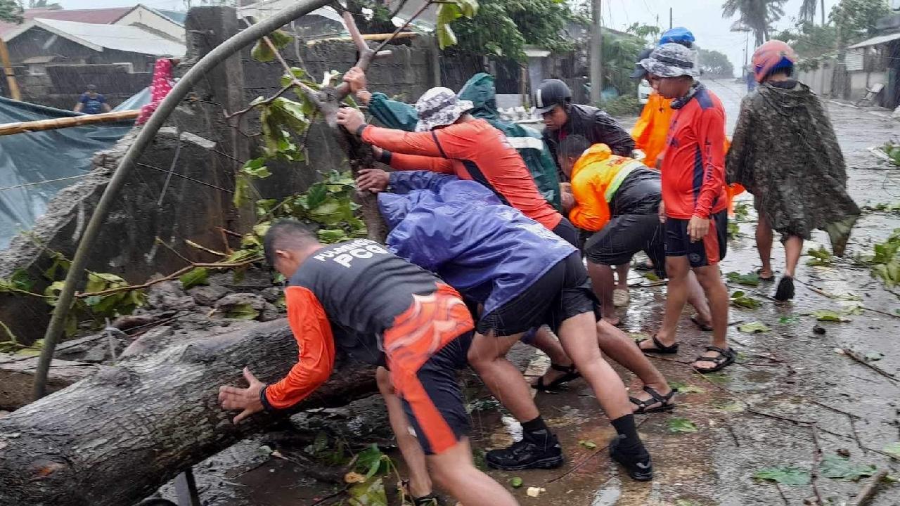 At least 5 killed as Typhoon Doksuri hits Philippines - CGTN