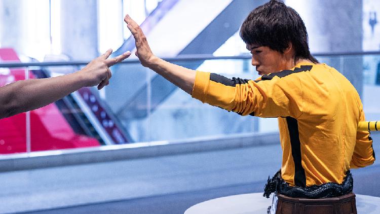 Hong Kong exhibition highlights Bruce Lee's legacy - CGTN