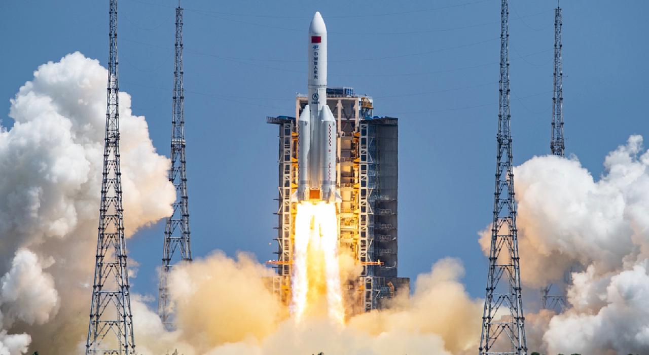 China tests advanced hydrogen-oxygen rocket engine for space program - CGTN