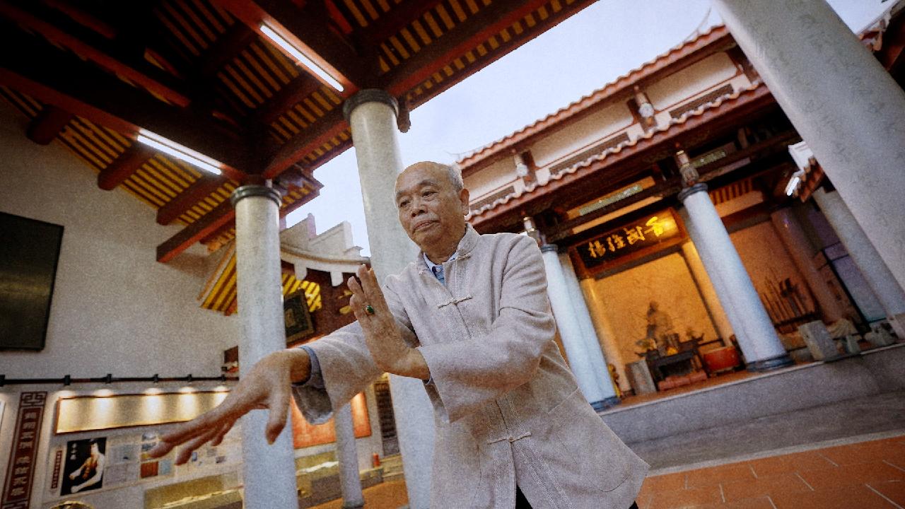 Martial arts master practices Yongchun White Crane kung fu - CGTN