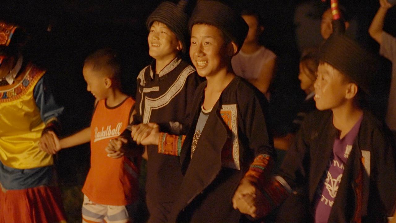 Young basketball stars celebrate triumph with a bonfire - CGTN