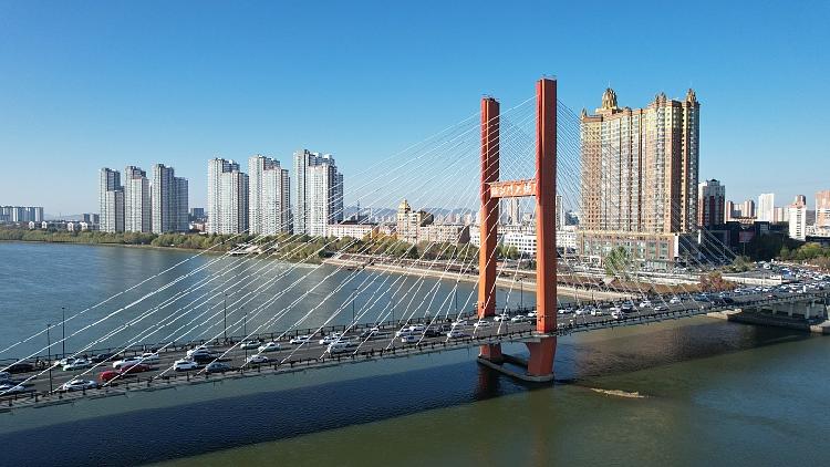 Live: Glorious view of Linjiangmen Bridge in Jilin City, NE China - CGTN