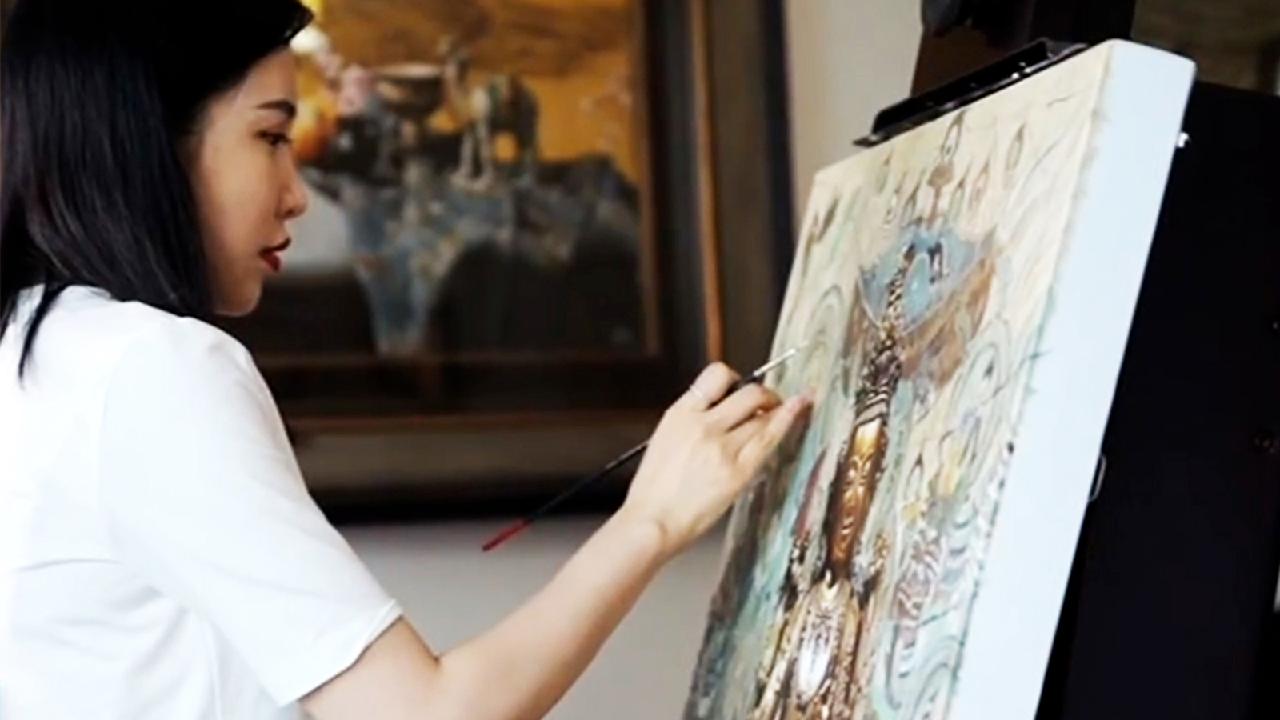 Chinese painter mixes ancient and modern art forms - CGTN