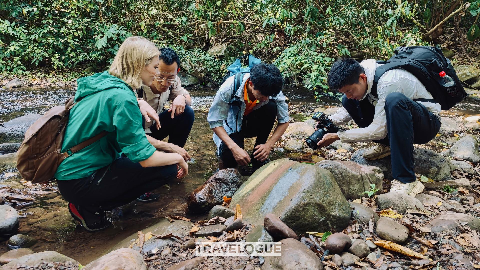 Using rocks for skin protection in Xishuangbanna rainforests - CGTN