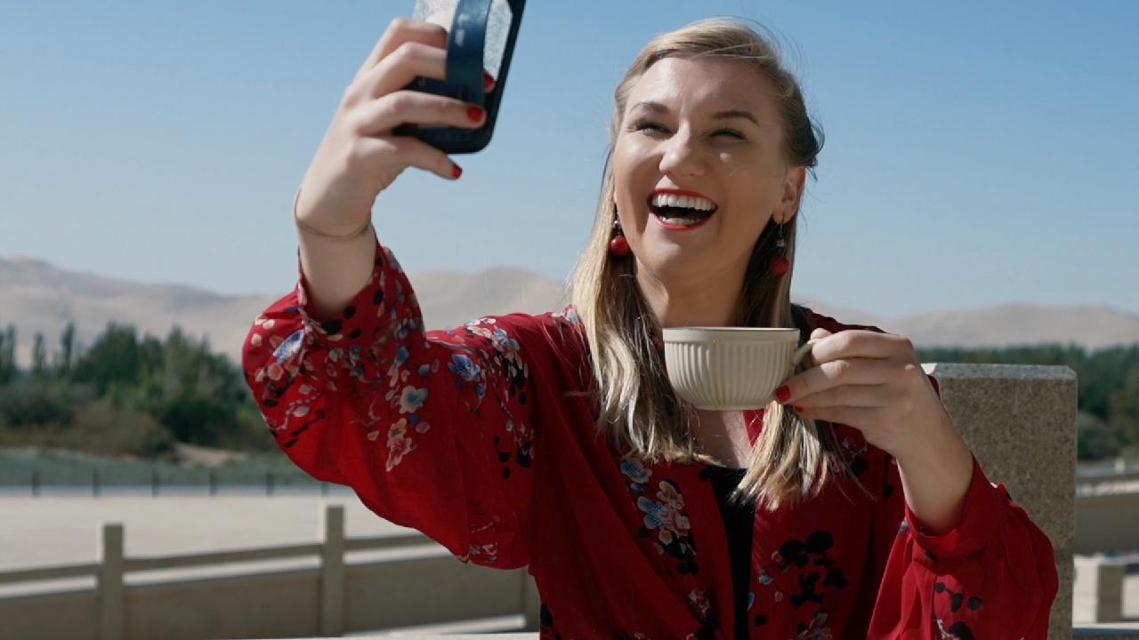 Enjoy a cup of coffee with a dash of Dunhuang latte art - CGTN