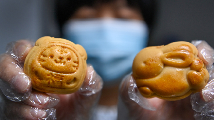 Handmade mooncakes favored by homestay guests - CGTN