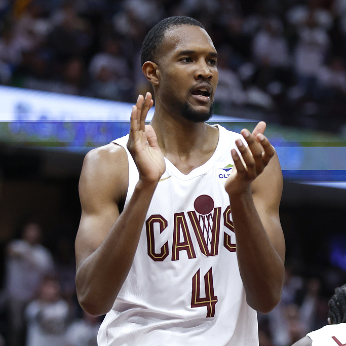 What can Evan Mobley do to improve himself and help Cavs play better ...