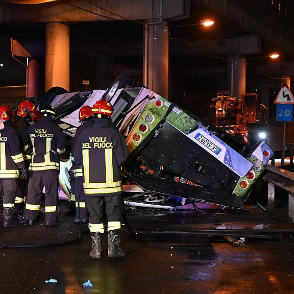 Live: Aftermath of bus crash in Venice suburb, Italy - CGTN