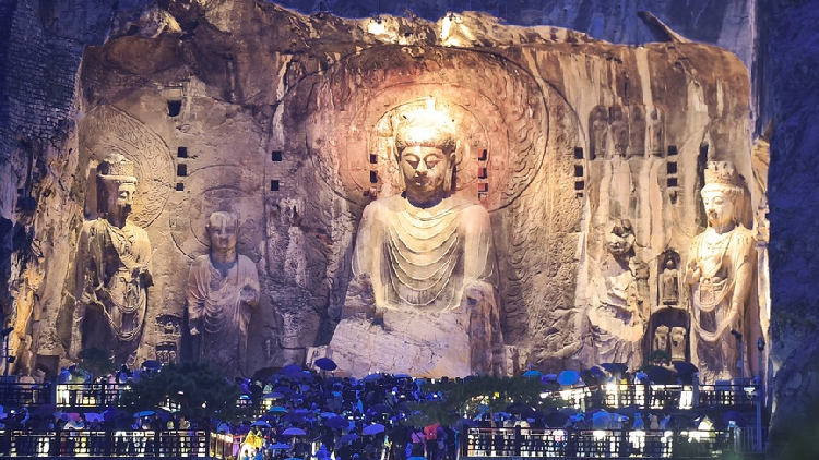 Longmen Grottoes in Henan pulls night crowds - CGTN