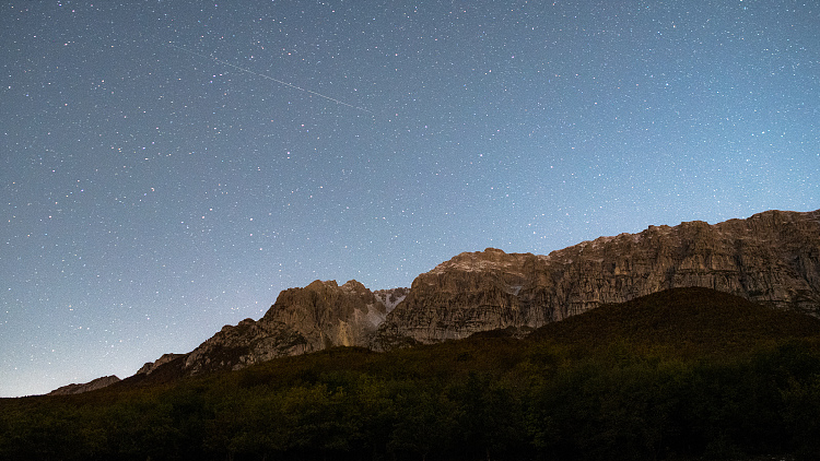 Live: Spectacular display as the Orionid meteor shower peaks - CGTN