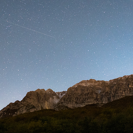 Live: Spectacular display as the Orionid meteor shower peaks - CGTN