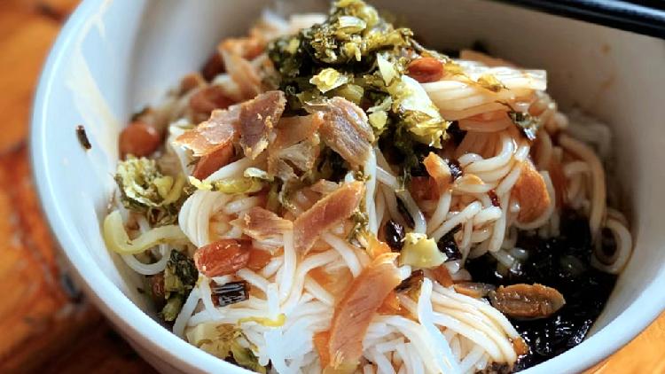 Shishan Rice Noodles a popular snack among Hainan locals - CGTN