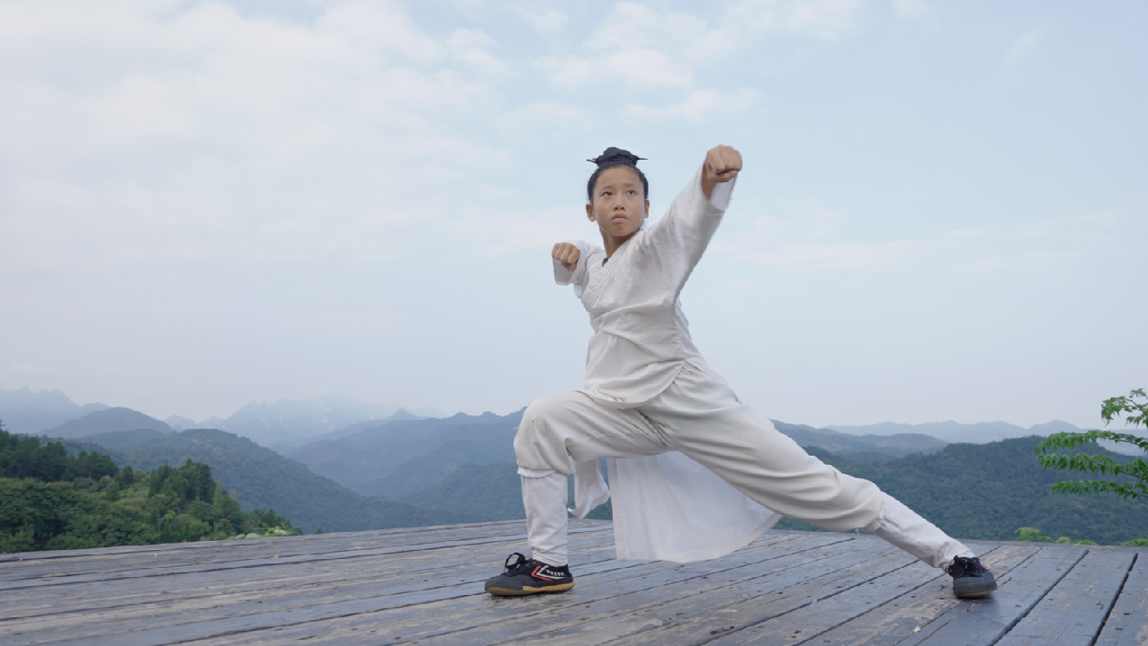 Wudang's kung fu boy Li Weimu - CGTN