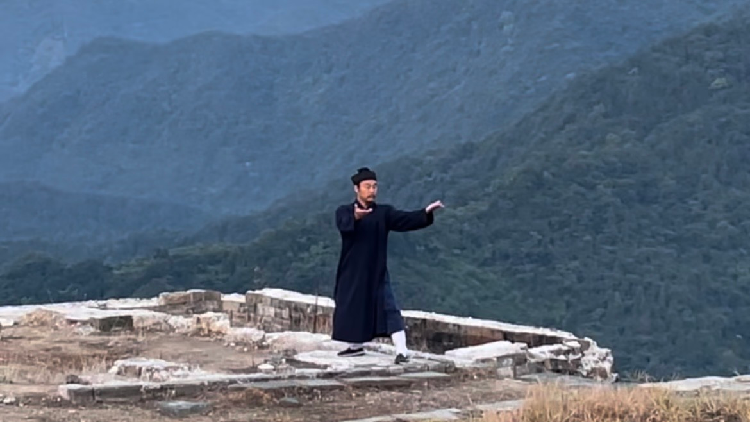 Wudang martial arts master explains Taoist clothing - CGTN
