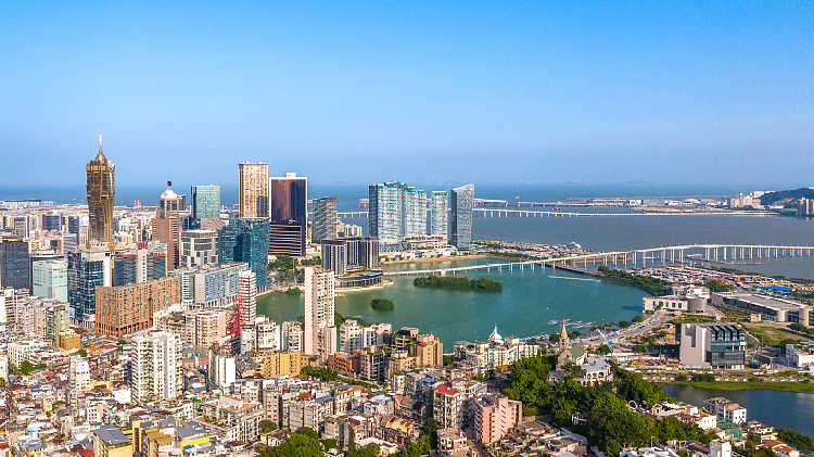 Macao SAR chief executive delivers policy address on economic recovery ...