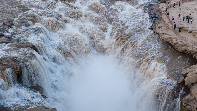 Hukou Waterfall, a showcase for the spectacular power of nature - CGTN