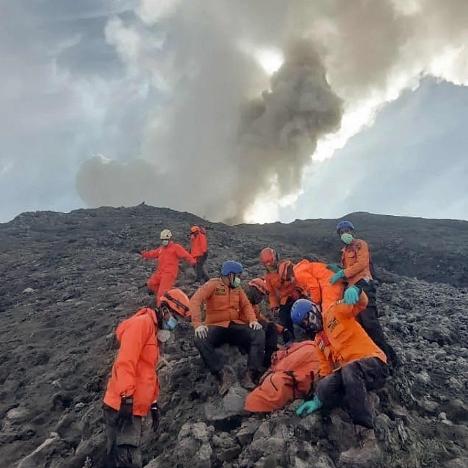 Live: The latest coverage of Indonesia's Marapi volcano eruption - CGTN