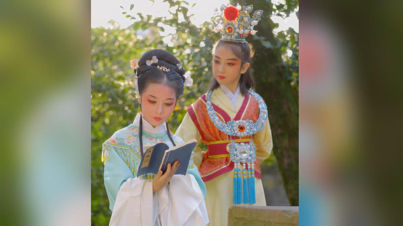 Young Yueju Opera duo - CGTN