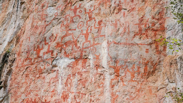 'Dancing painting' of Huashan rock art tells ancient Chinese stories - CGTN
