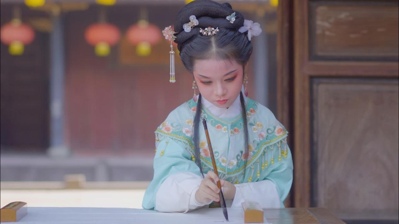 Young Yueju performer draws inspiration to get into character - CGTN