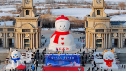 Giant snowman makes annual appearance in Harbin - CGTN