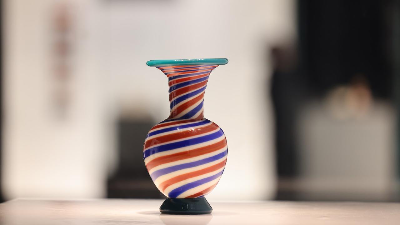 Beijing exhibition offers showcase of fine Qing Dynasty glassware - CGTN