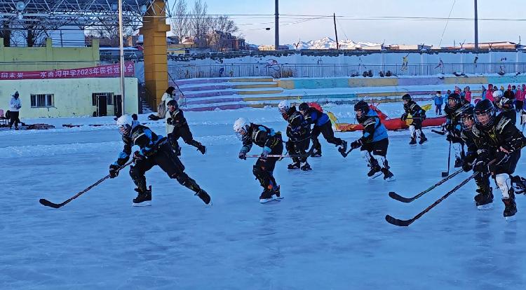 Winter sports boost enthusiasm among teens in Xinjiang schools - CGTN