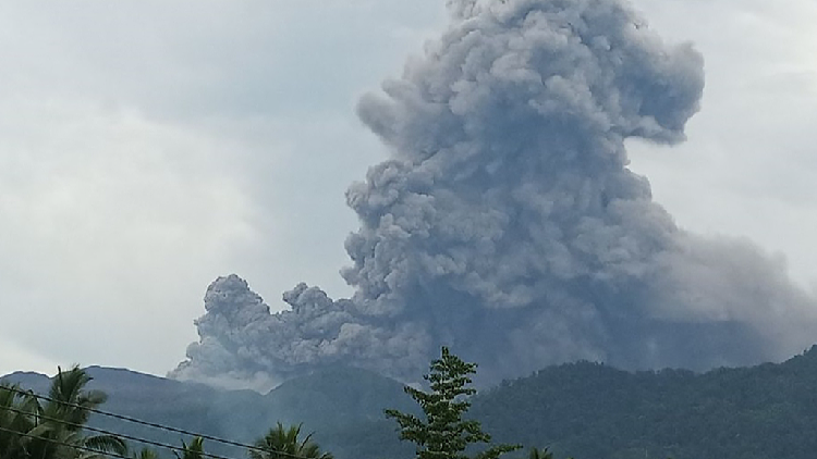 Dukono volcano in Indonesia erupts, spewing ash 4,000 meters high - CGTN