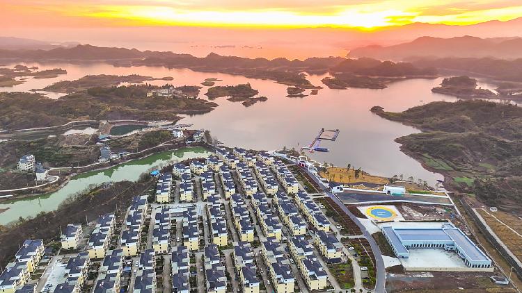 An aerial view of Qiandao Lake bathed in winter light - CGTN