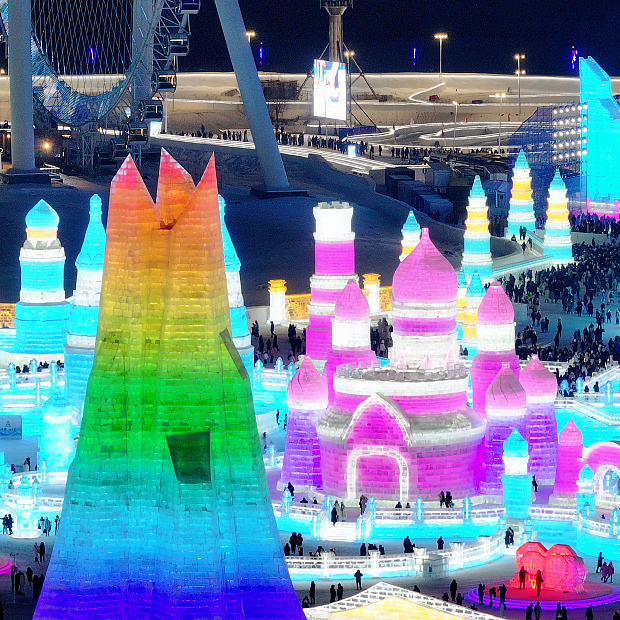 Live: Harbin Ice and Snow World wows visitors with sculptures - CGTN