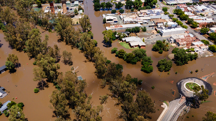 River levels remain high after floods hit Australian town - CGTN