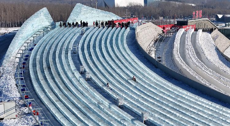 Tourists enchanted by China's 'Ice City' Harbin - CGTN