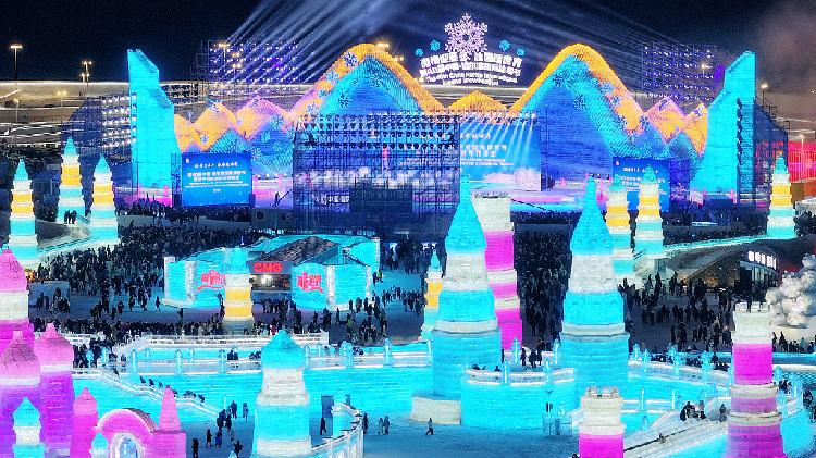 Live: Ice and Snow World wows visitors with spectacular sculptures - CGTN