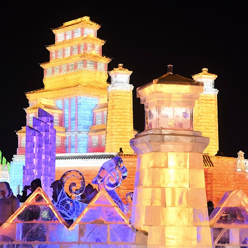 Live: Harbin Ice and Snow World wows visitors with splendid sculptures ...