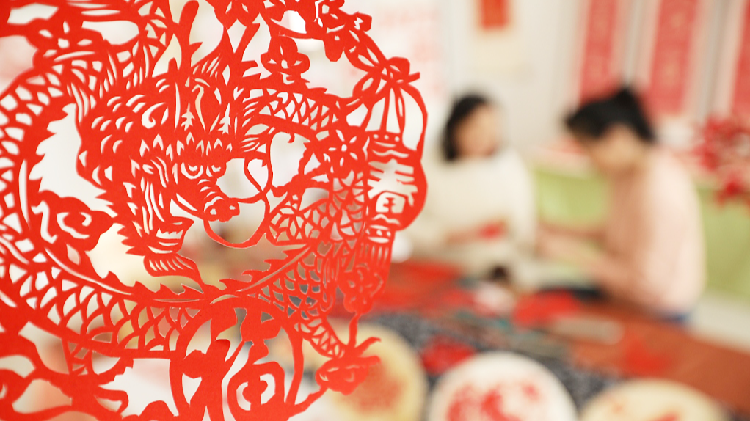 Schoolteacher celebrates Spring Festival with festive papercuts - CGTN