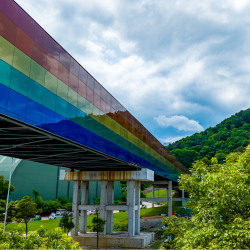 How power-generating glass helps boost green energy and urban design - CGTN