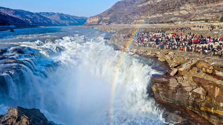 Rainbow appears at Hukou Waterfall in early spring - CGTN