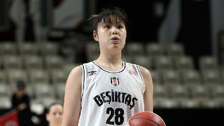 Los Angeles Sparks trade for Chinese player Li Yueru - CGTN