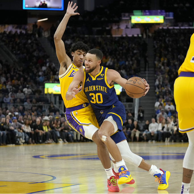 NBA highlights on Feb. 22: Lakers fail to stop Stephen Curry - CGTN