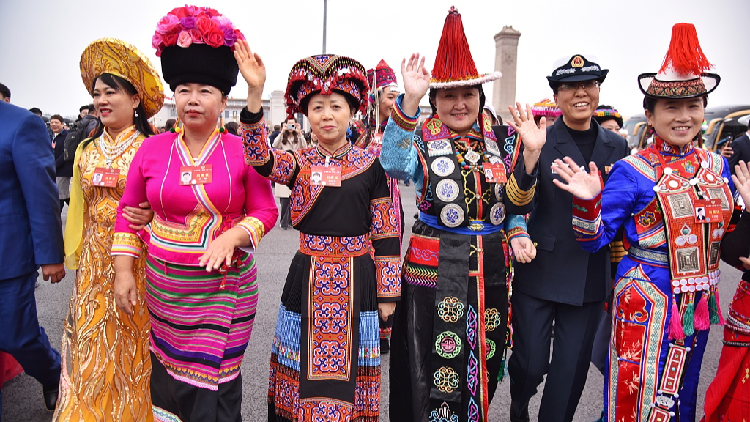 Female attendees of the Two Sessions dress up in ethnic costumes - CGTN