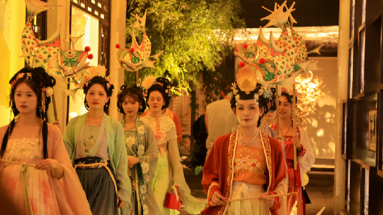 China-chic festival in Hangzhou breathes new life into tradition - CGTN