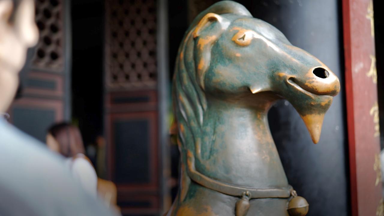Chengdu's Qingyang Palace: Give holy bronze goats a good rub-down - CGTN