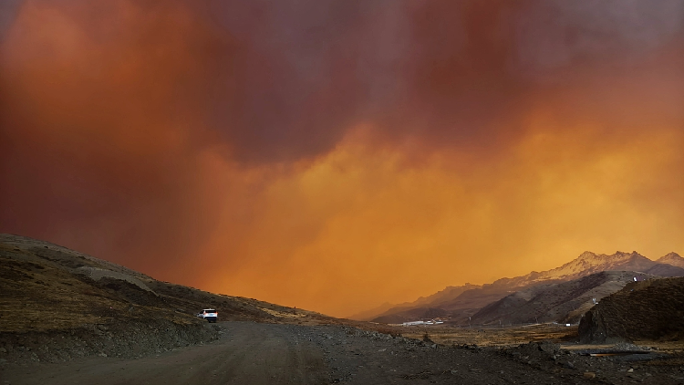 Rescuers battling forest fire in southwest China's Sichuan - CGTN