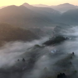 Spectacular township veiled in mist in E China - CGTN