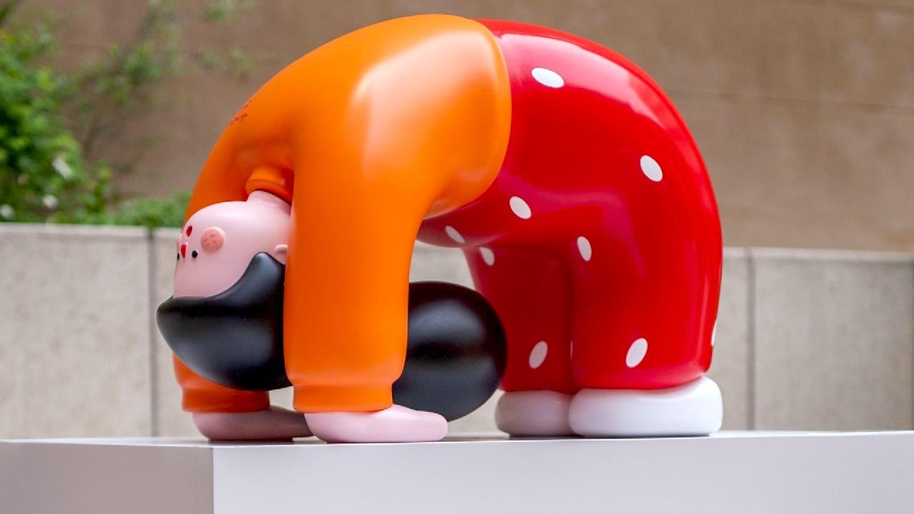 Striking 'Tireless Girl' art installations land in Shanghai - CGTN